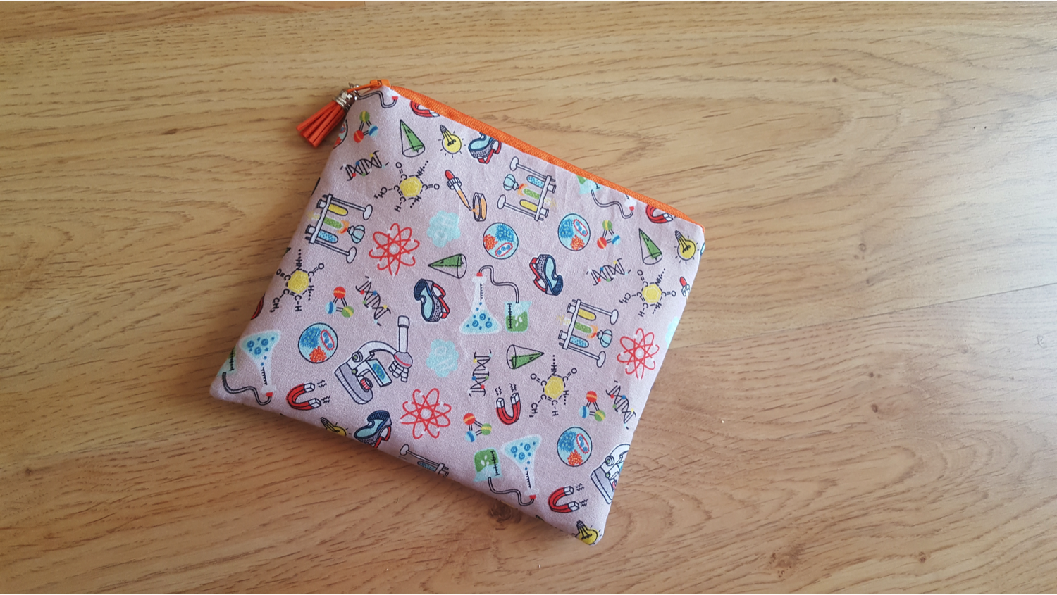I made it Monday: science themed zipper purse |Keeping it Real