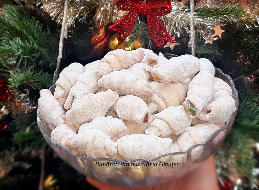 Cornulete fragede cu untura si smantana - Bunătăți din bucătăria Gicuței