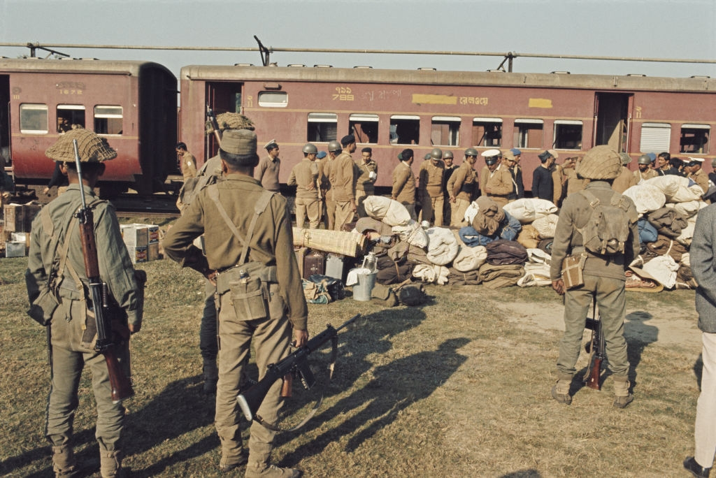 1971 War, When 93,000 Pakistani soldiers surrendered to the Indian Army ...