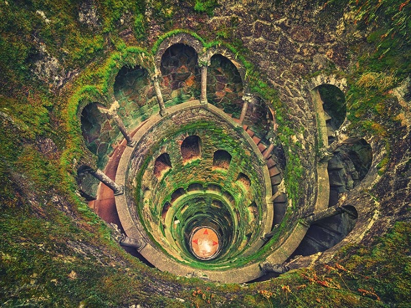 15 Mesmerizing Examples of Spiral Staircase Photography