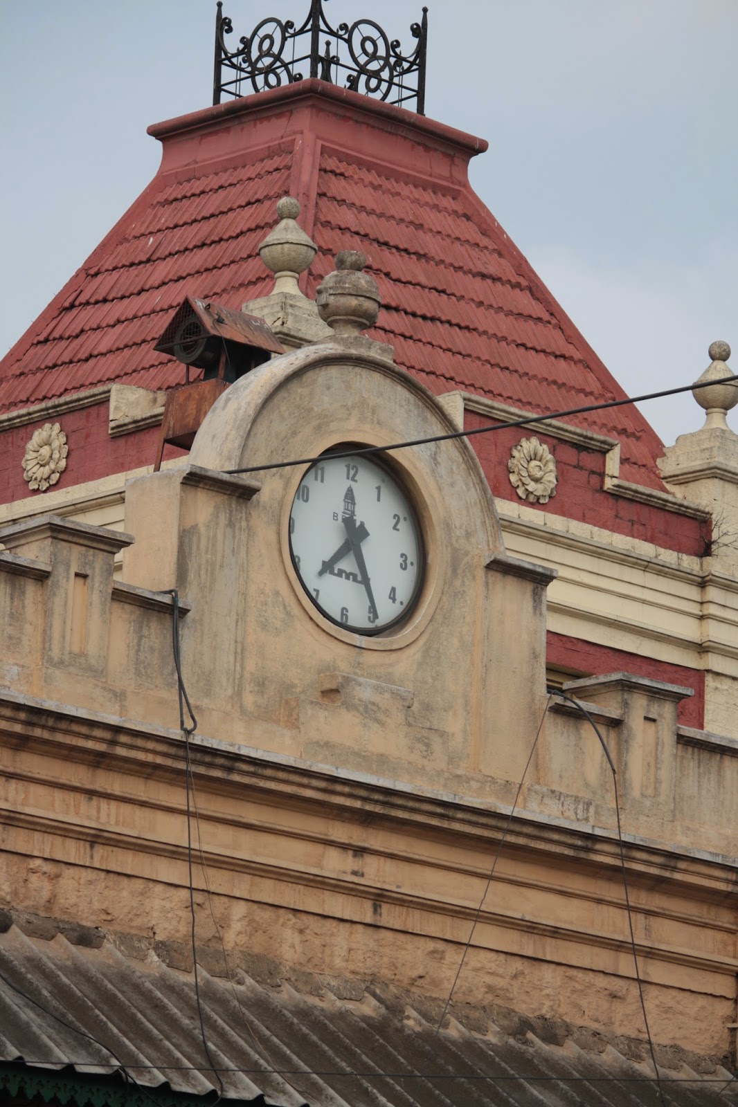 A stubbornly persistent illusion: Tourist in my own city-1 : K R Market