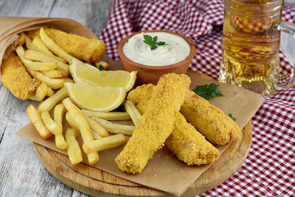 Fish and Chips (peste pane si cartofi prajiti) la friteuza cu aer cald ...