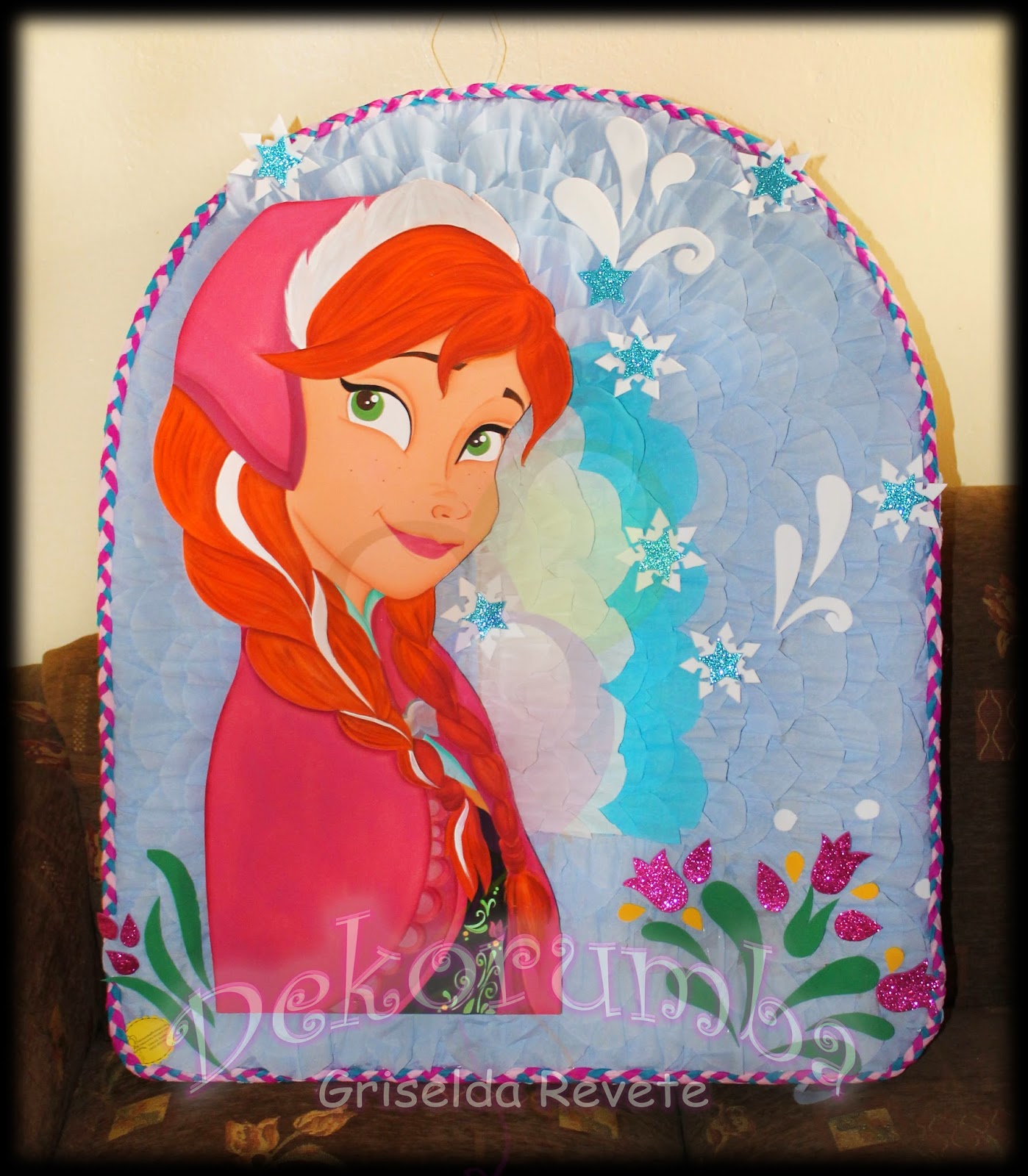 Piñata de Frozen - Princesa Anna - Dekorumba