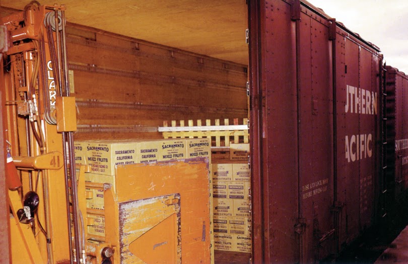 modeling the SP: Operating loader-equipped box cars