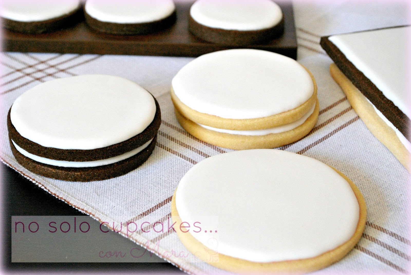 No solo cupcakes... con Mara : GLASA REAL (ROYAL ICING) HECHA CON LA ...