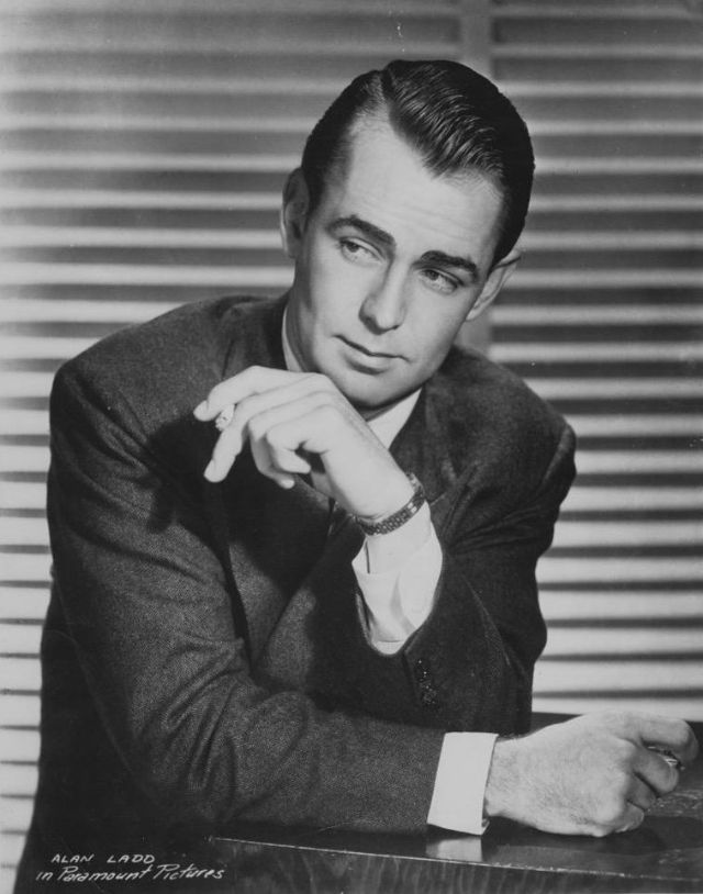 35 Handsome Portrait Photos of Alan Ladd in the 1940s ~ Vintage Everyday