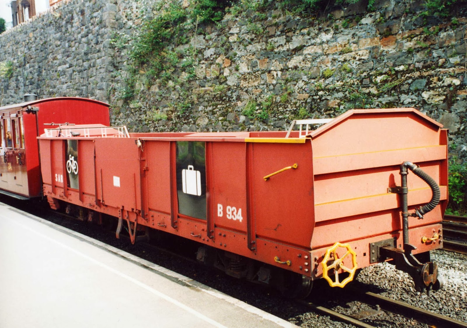 BOSTON LARGS WORKS: B WAGON EXTRA PICTURES