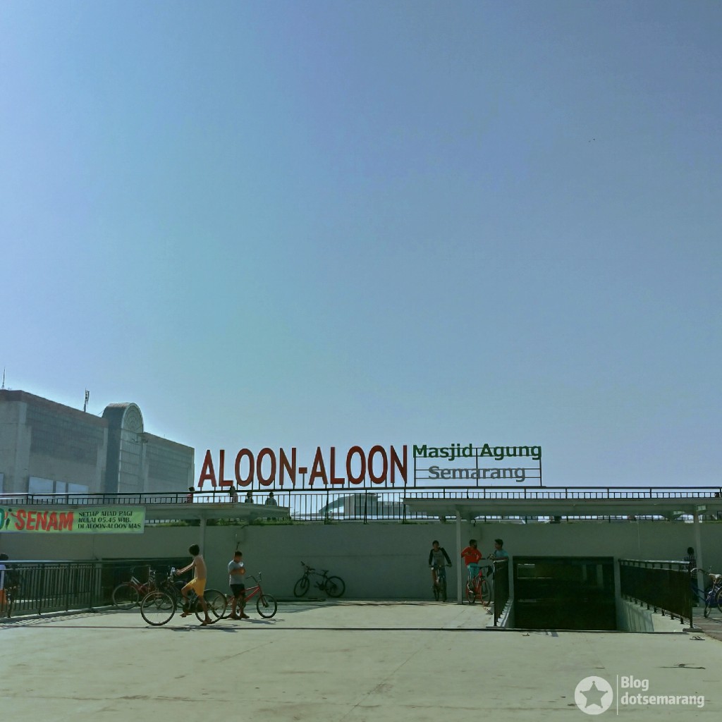 Aloon-aloon Masjid Semarang, Simbol Tulisan yang menarik Perhatian