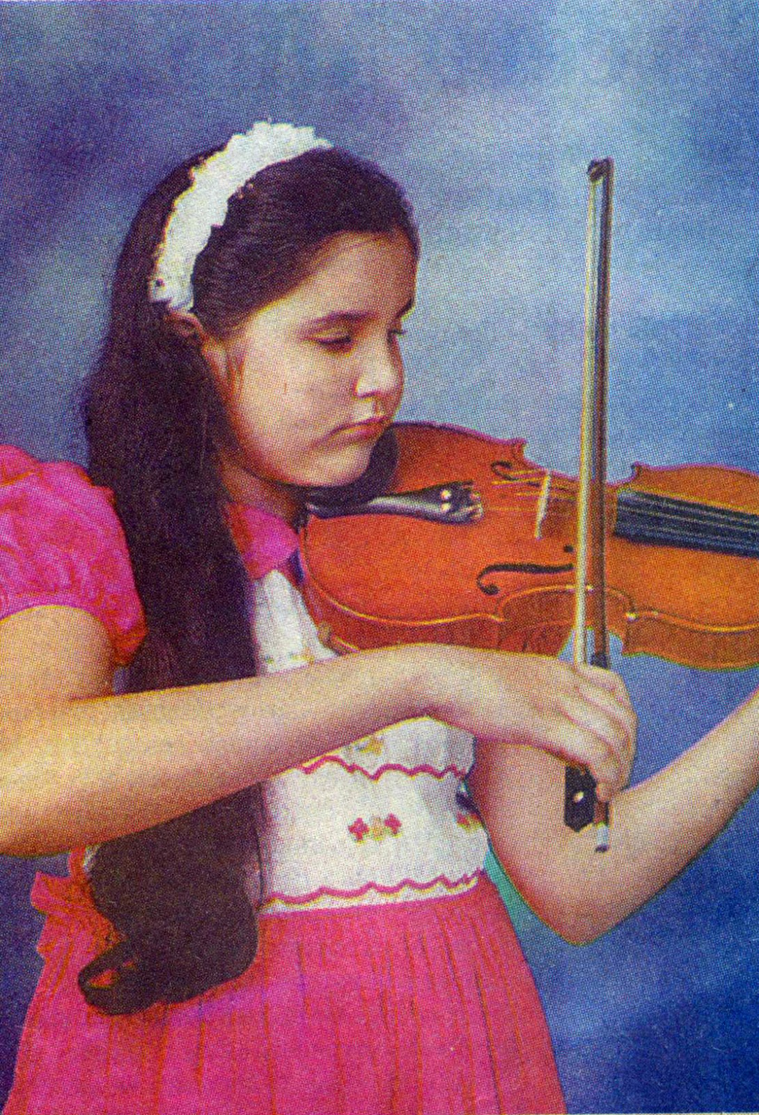 Arte y Sociedad: Aisha Syed-Castro Futura virtuosa del violín