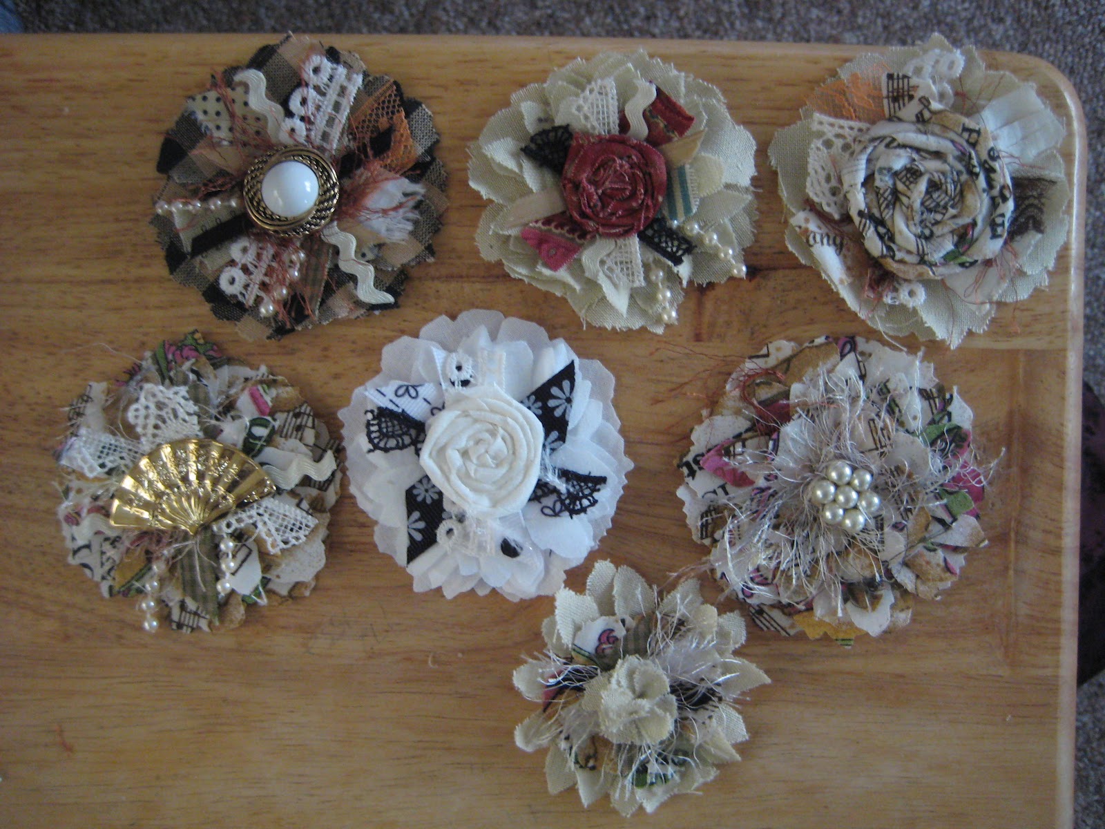 Scrappy Dayz: Shabby Chic Flower tutorial...