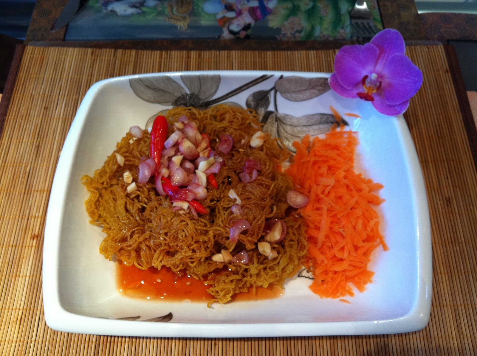 Thai food explained: Crispy noodles ('Mee Krop')