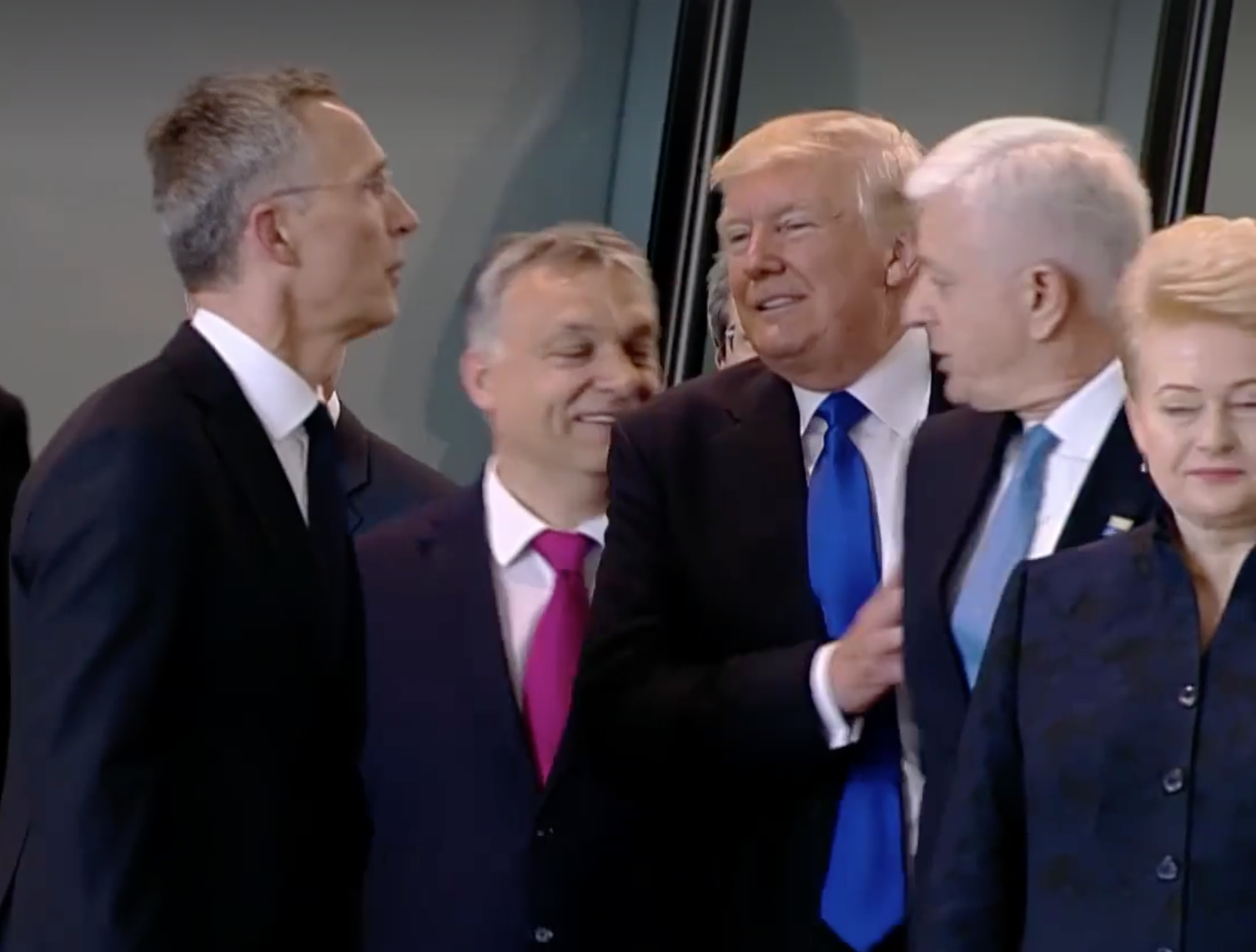 Body Language & Emotional Intelligence: Body Language Analysis No. 3949 ...