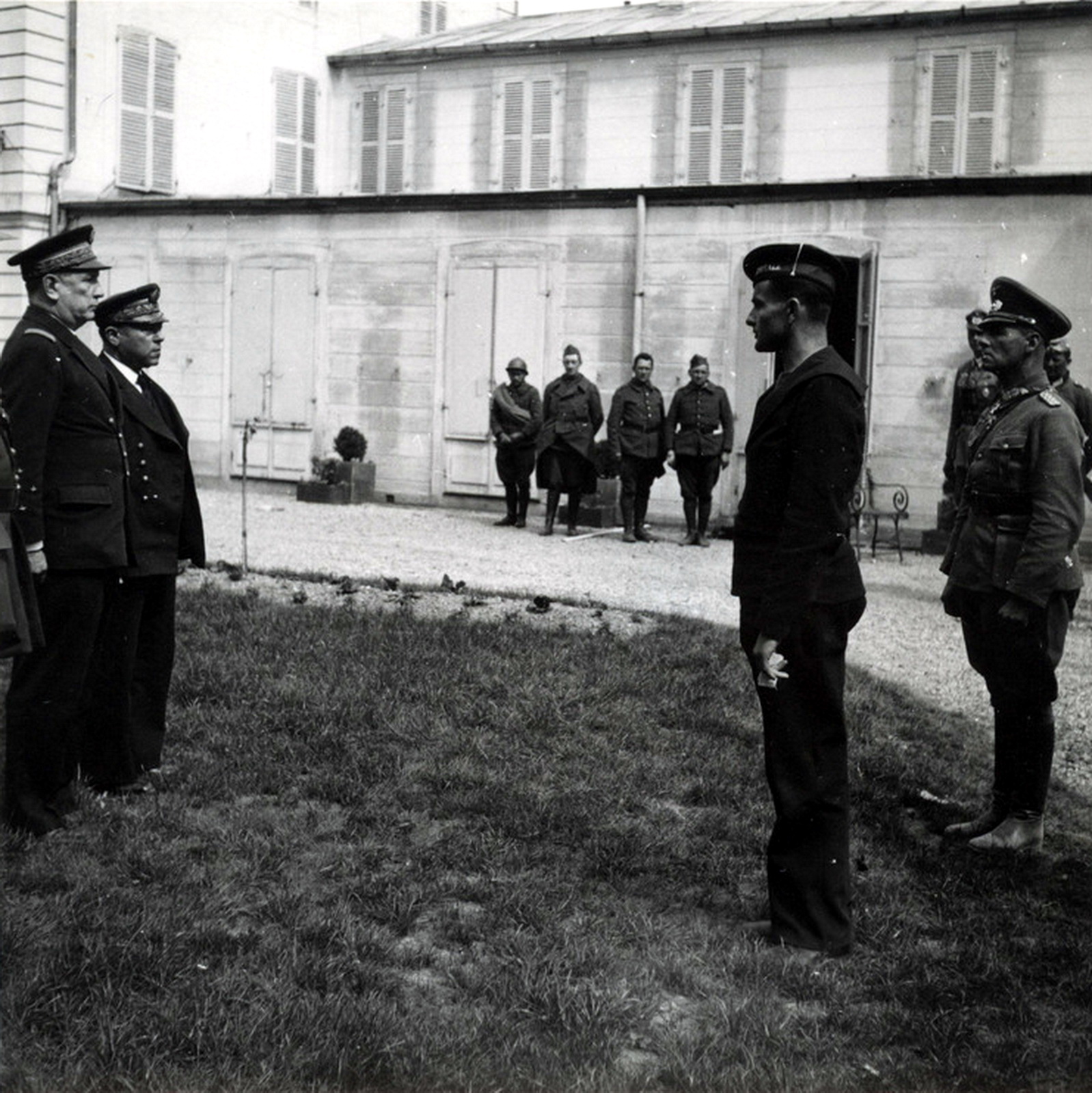 NAZI JERMAN: Foto Erwin Rommel Sebagai Komandan 7. Panzer-Division