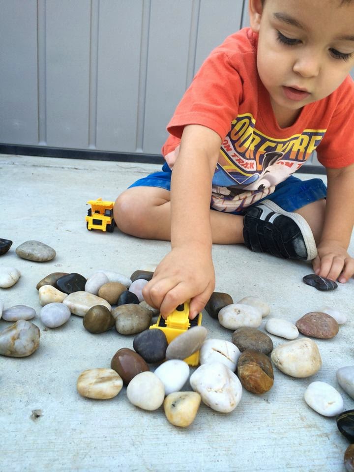 Un-Toy Friday: Rocks – Munchkins and Moms