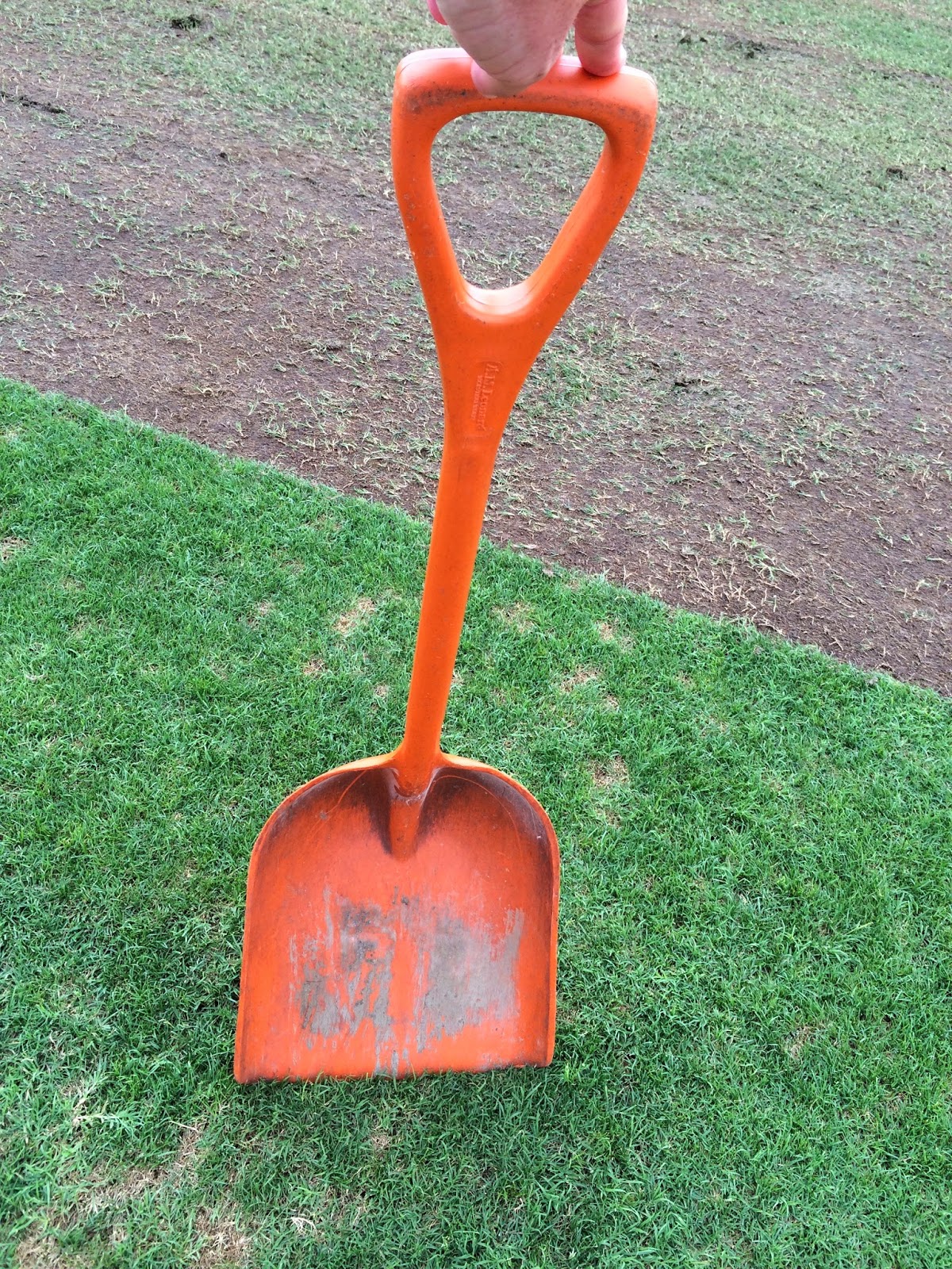 Smart Turf: Tricks of the Trade - Poly Scoop Shovel