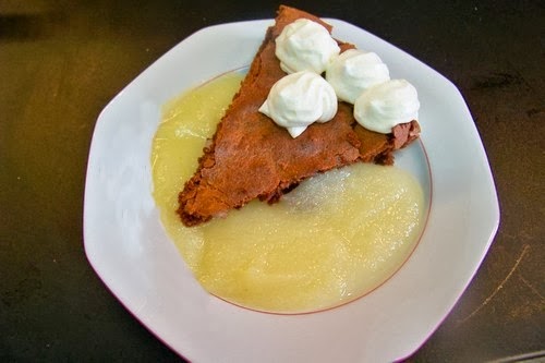 Cuisine en folie: Reine de Saba, coulis de poire et chantilly au gombava