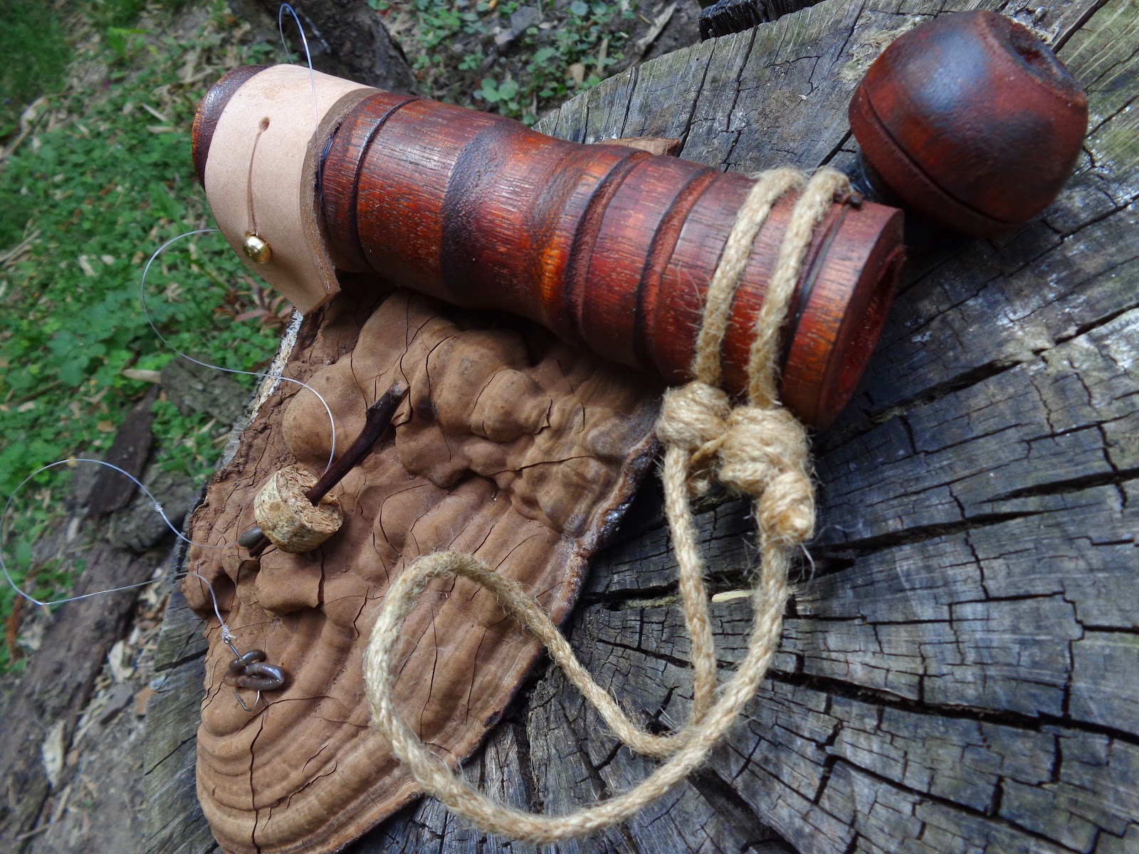 LAS ANDANZAS DE VIKINGO: Finalmente lo hice Hobo Fishing Kit Bushcraft.