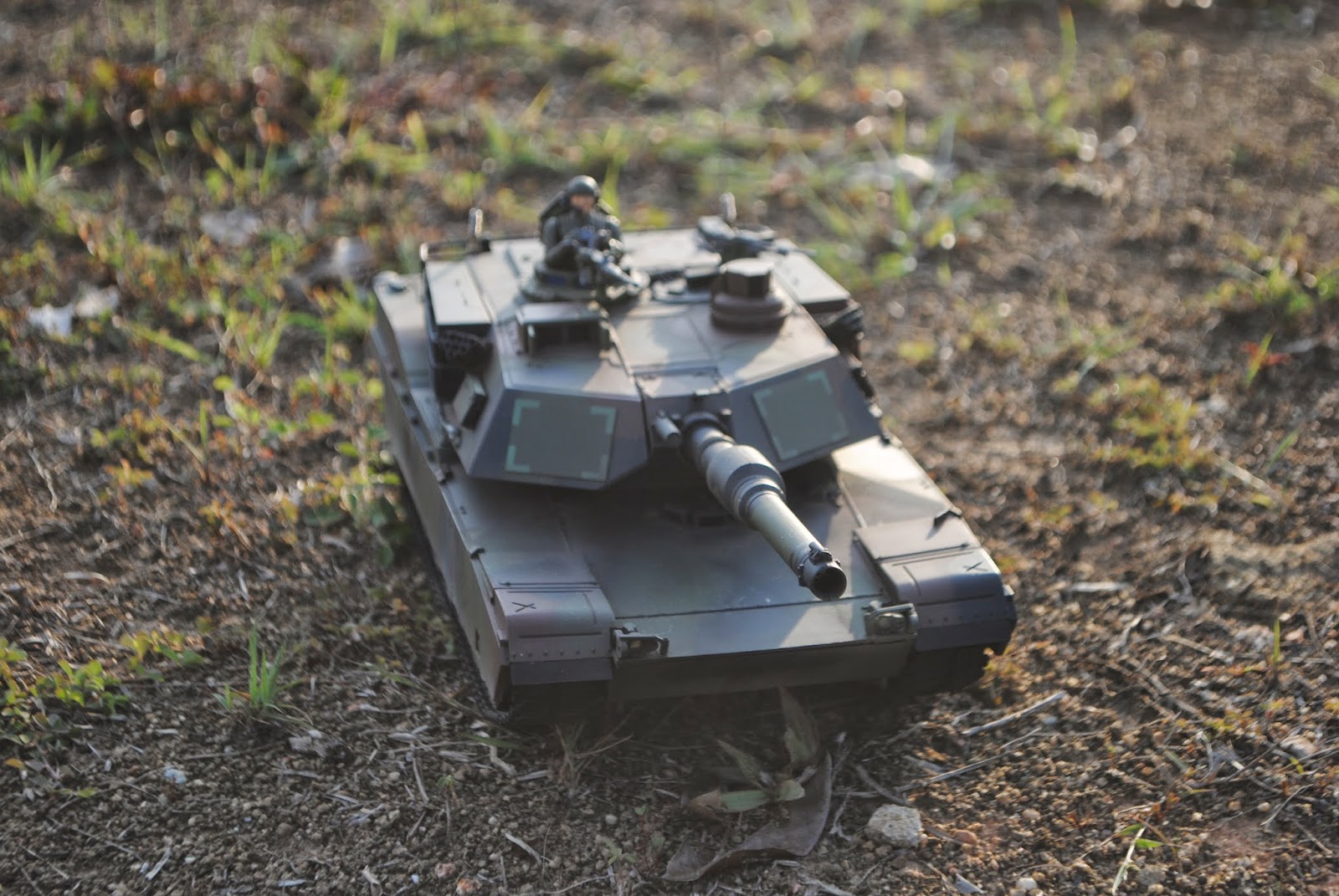jejalan2je: Rc tank-to-tank battle using Infra red laser with spy camera.