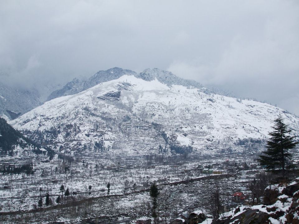 Fresh snowfall triggers cold wave in Kullu-Manali, Lahaul - Discover ...