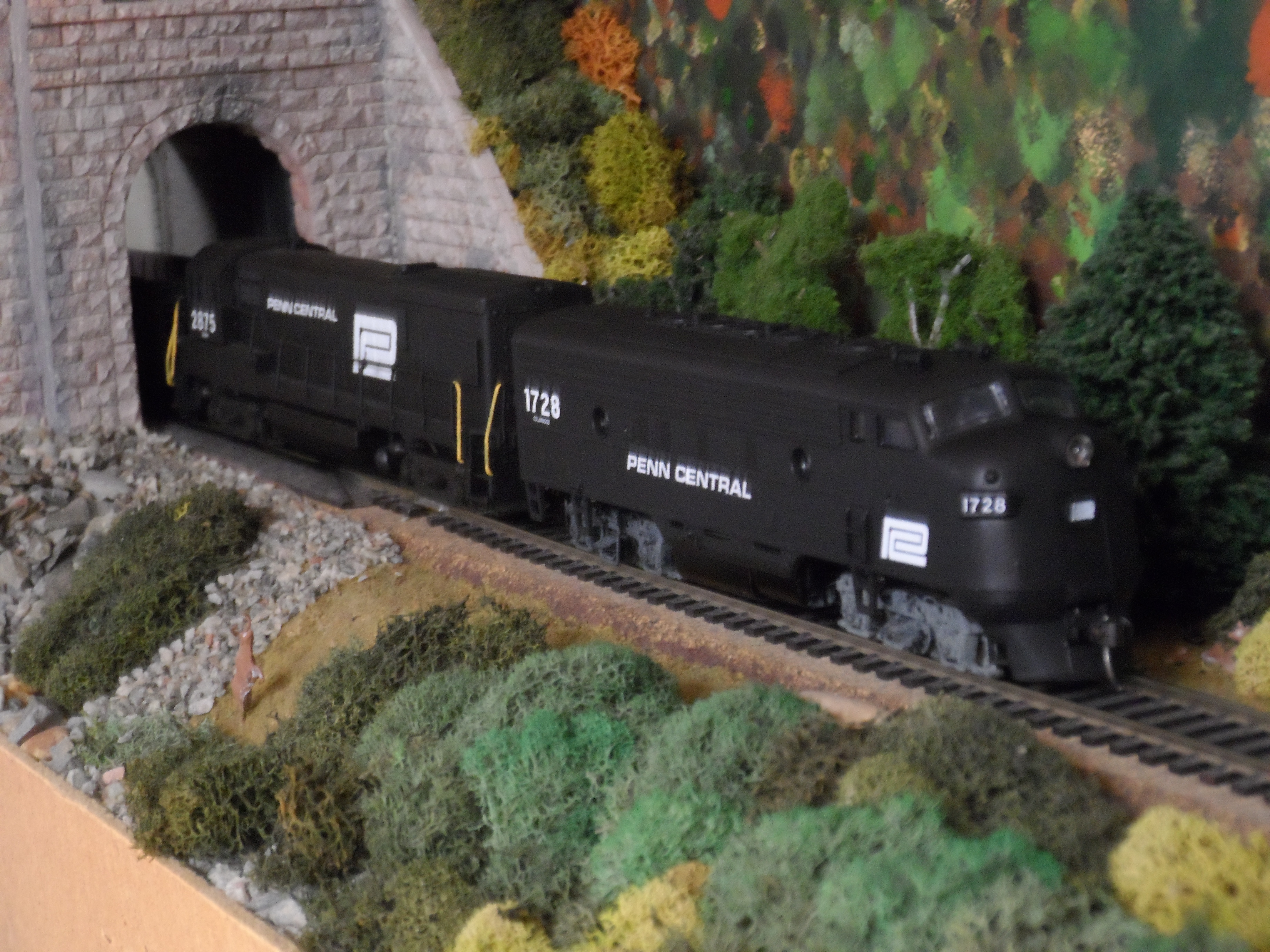 New York Central Train Layout: Penn Central F7A#1728 Project