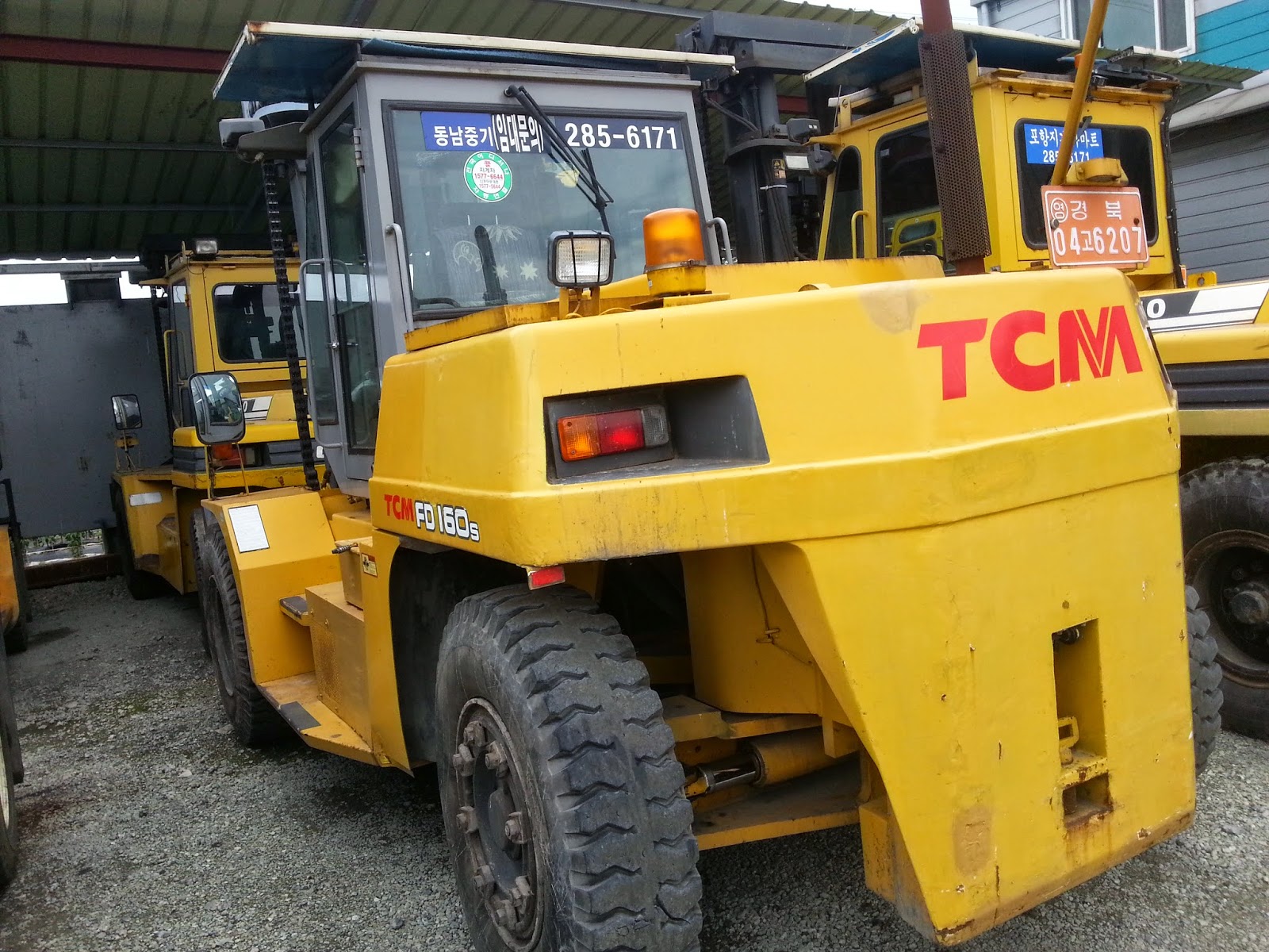 HEAVY EQUIPMENT ( CONSTRUCTION MACHINERIES): TCM JAPAN LIFTER 16 TON 2007