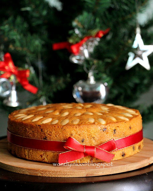 Table for 2.... or more: Dundee Cake
