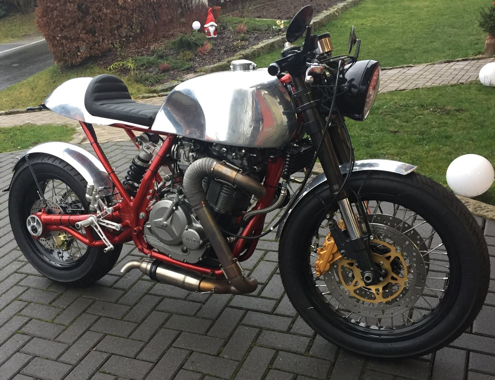 Der SUZUKI DR RALLYE & DR CUSTOM BIKE BLOG: DR800 CUSTOM - eine ...