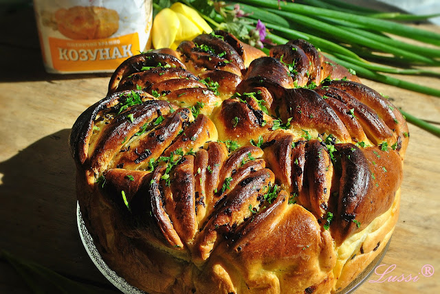 Lussi`s World of Artcraft: Засукана питка с пресен лук / Spring Onion Bread