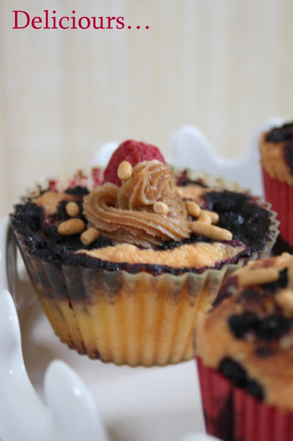 Deliciours...: Cupcakes aux fruits rouges et à la pâte de spéculoos