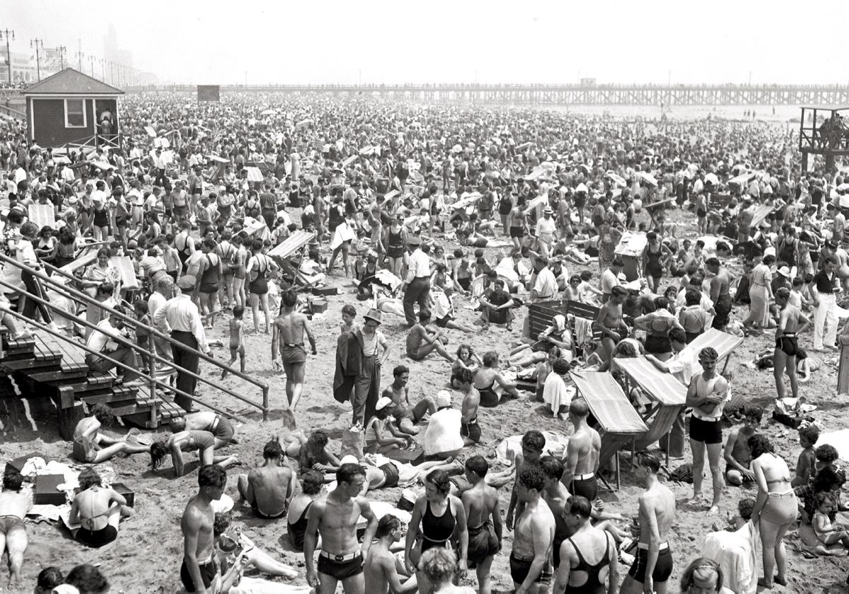 New York's Coney Island during the North American heat wave of 1936 ...