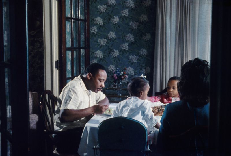 Beautiful Photos of Martin Luther King Jr. at Home With His Wife and ...