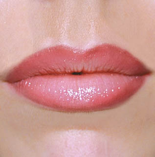 Articles: Tips for Lips Makeup