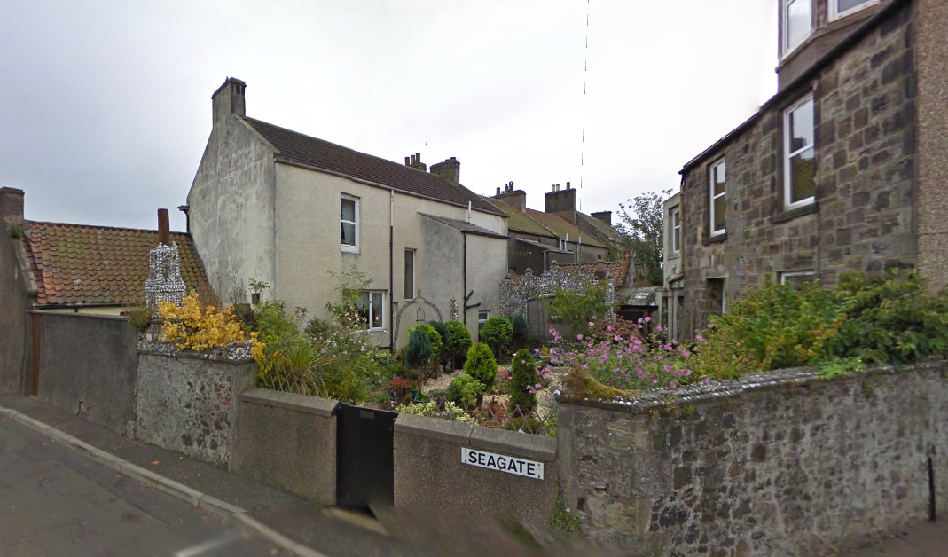 Outsider Environments Europe: William R. Bisset, Shell decorated house