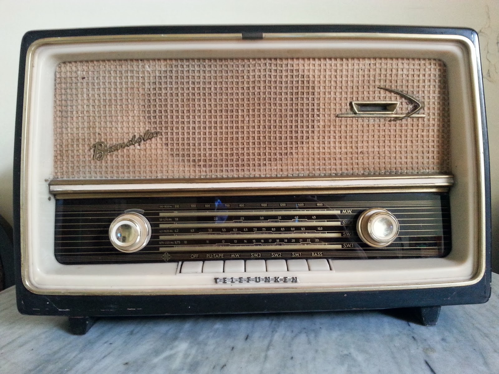 Mengenang Radio Kuno Yang Antik dan Gambarnya - Tradisi Tradisional