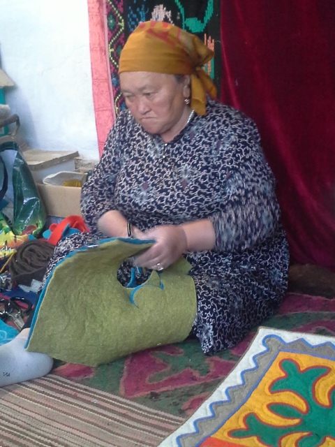 Netty blogt: Kirgizie 11 - Een shirdak maken 1