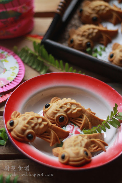 厨苑食谱: 坚果鱼儿公仔饼 【Mixed Nut Fish Doll Mooncake】