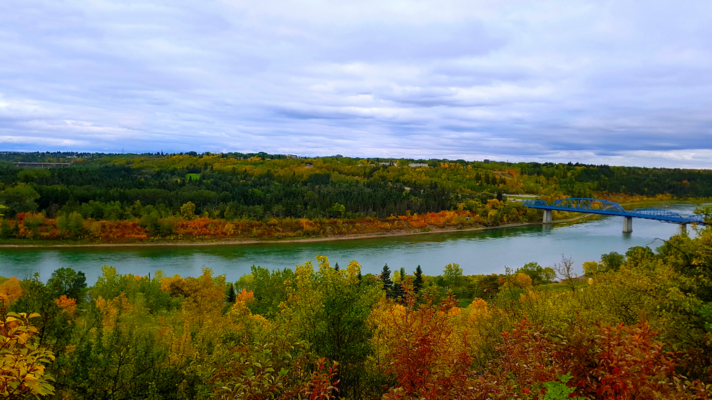 Canadian Vlogs & Infotainment: Edmonton Landscapes During Early Fall