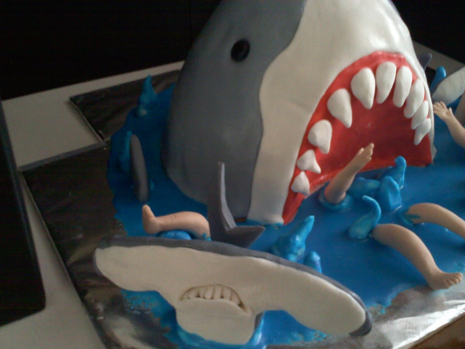 Two King's Cakery: Shark Attack Cake