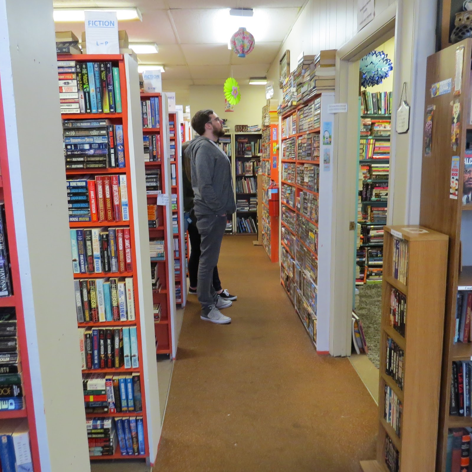 Book Rack Used Books: PHOTO GALLERY