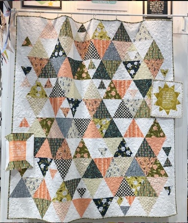 Happy Quilting: Goldenrod Pyramids Quilt!!!