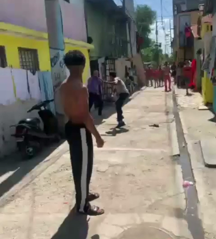 FACADAS E PAULADAS DURANTE UMA BRIGA DE RUA - A18 backup