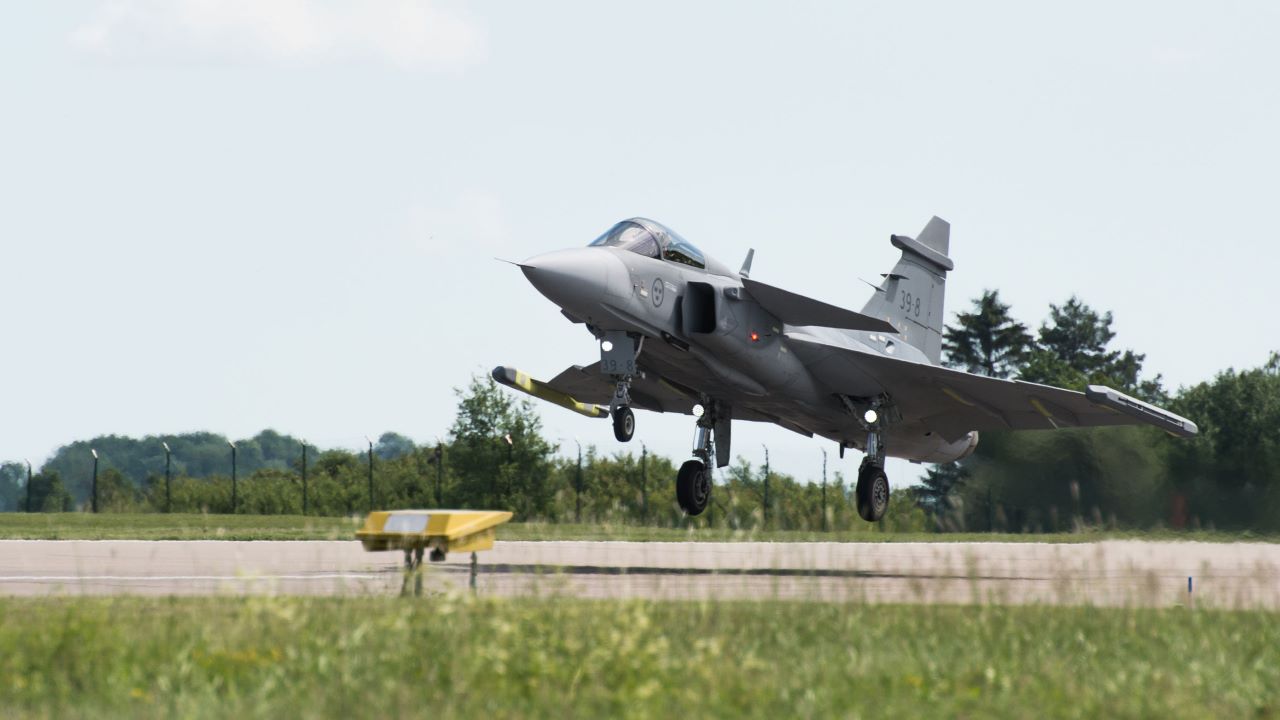 GRIPEN E FIRST FLIGHT!
