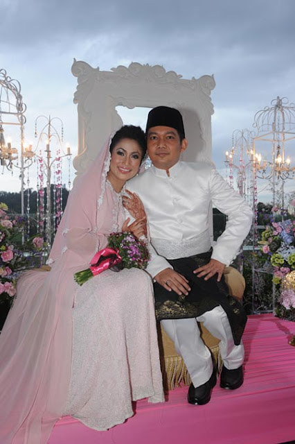 Gambar perkahwinan penyanyi Ezlynn atau Azline Ariffin