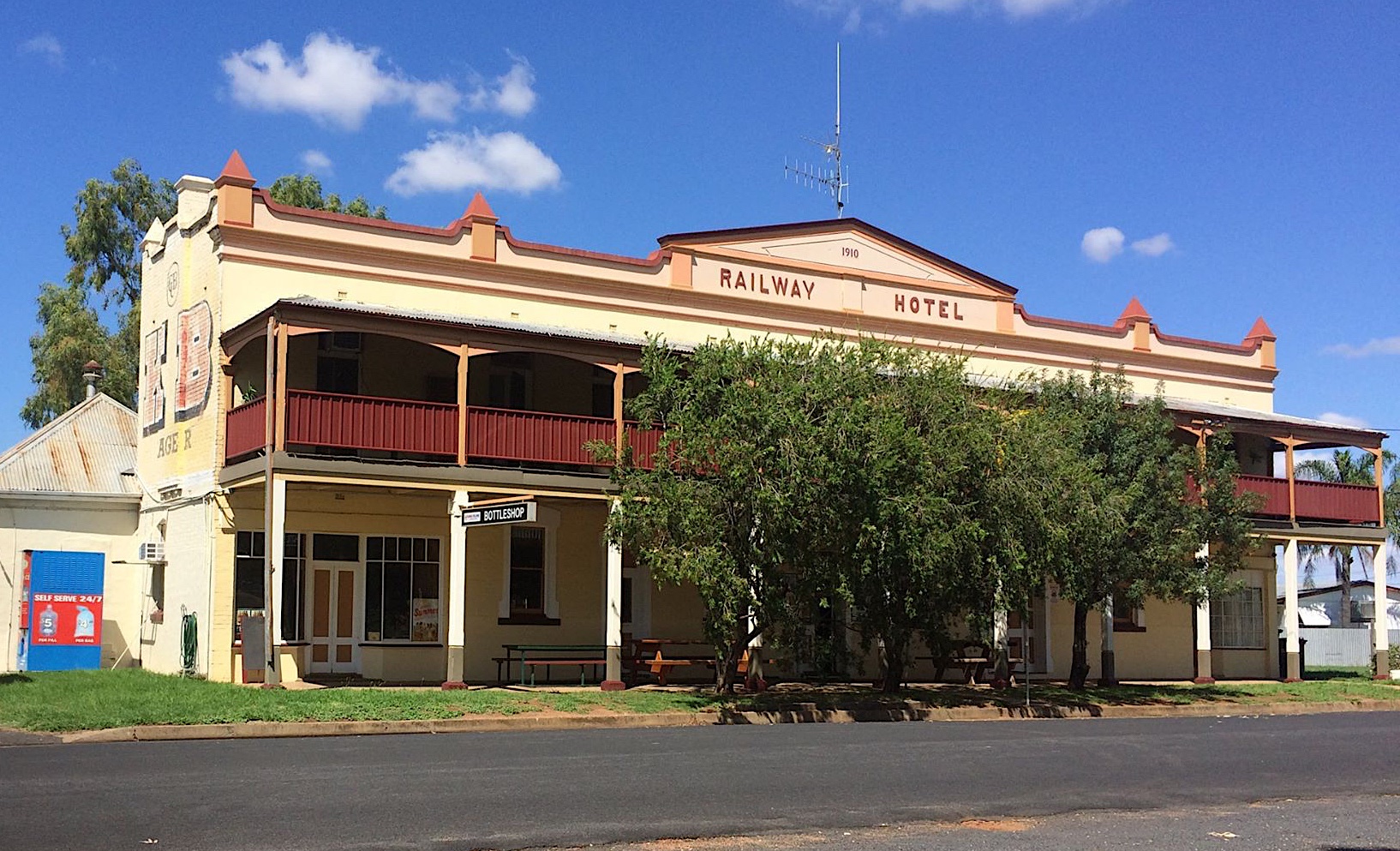 Historical Australian Towns: Gilgandra, NSW: On the banks of the ...