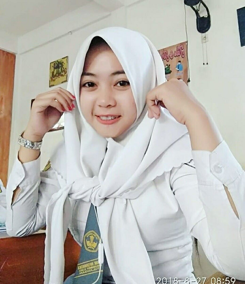 Video Cewek Abg SMA cantik semprot dimukanya