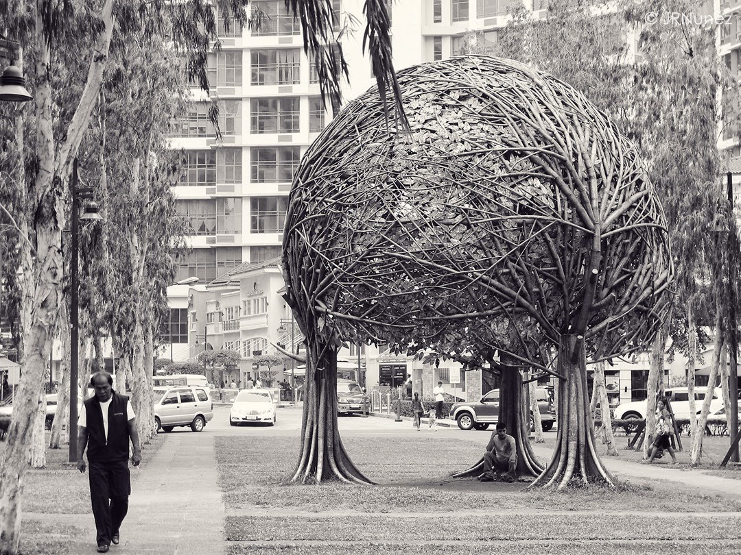 Photowalk: BGC and The Trees Sculpture