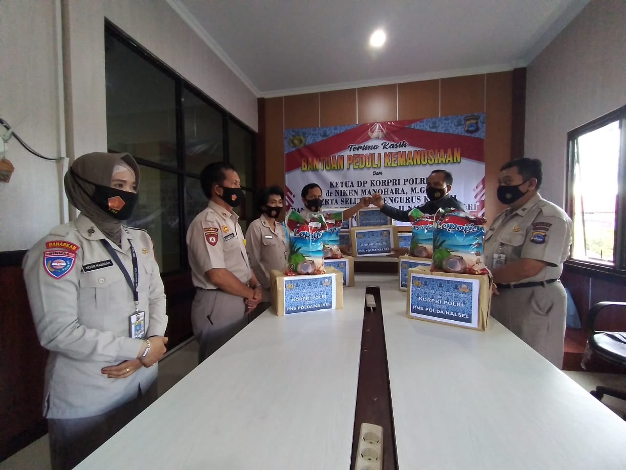 KORPRI Polri Beri Bantuan untuk PNS Polri Polda Kalsel yang Terdampak ...