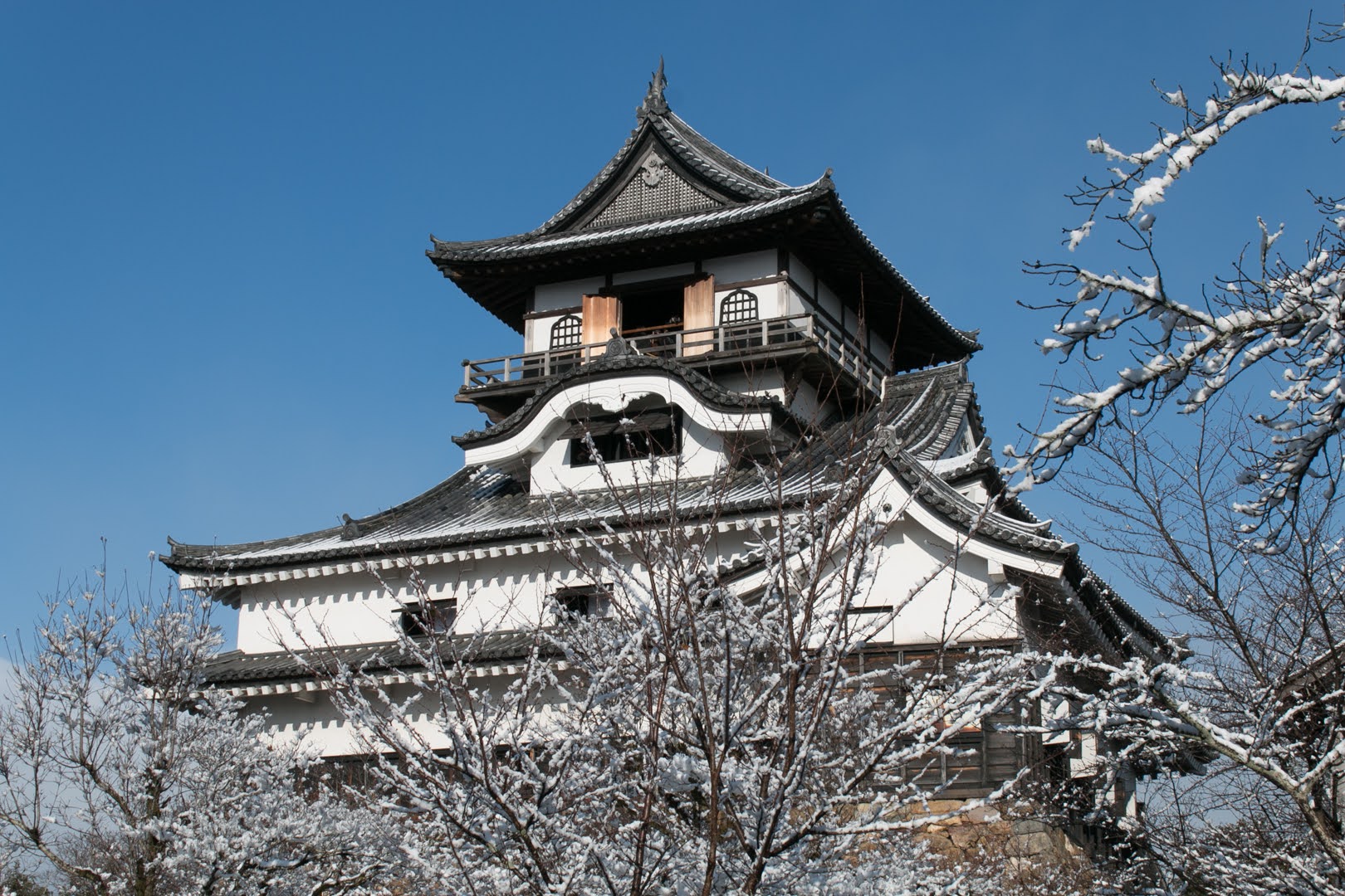 Inuyama Castle -Traditional style original main tower besides river ...