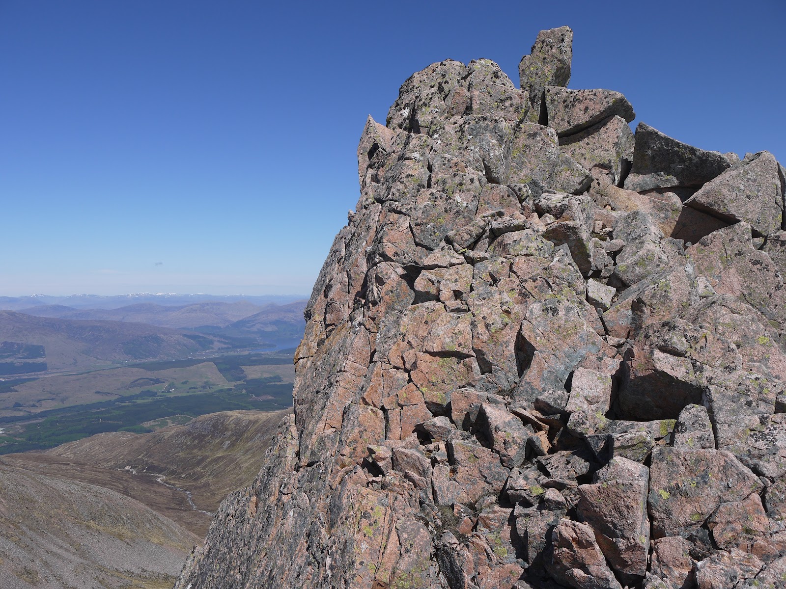 TARMACHAN MOUNTAINEERING: EAST RIDGE CARN DEARG MEAHONACH IN GLORIOUS ...