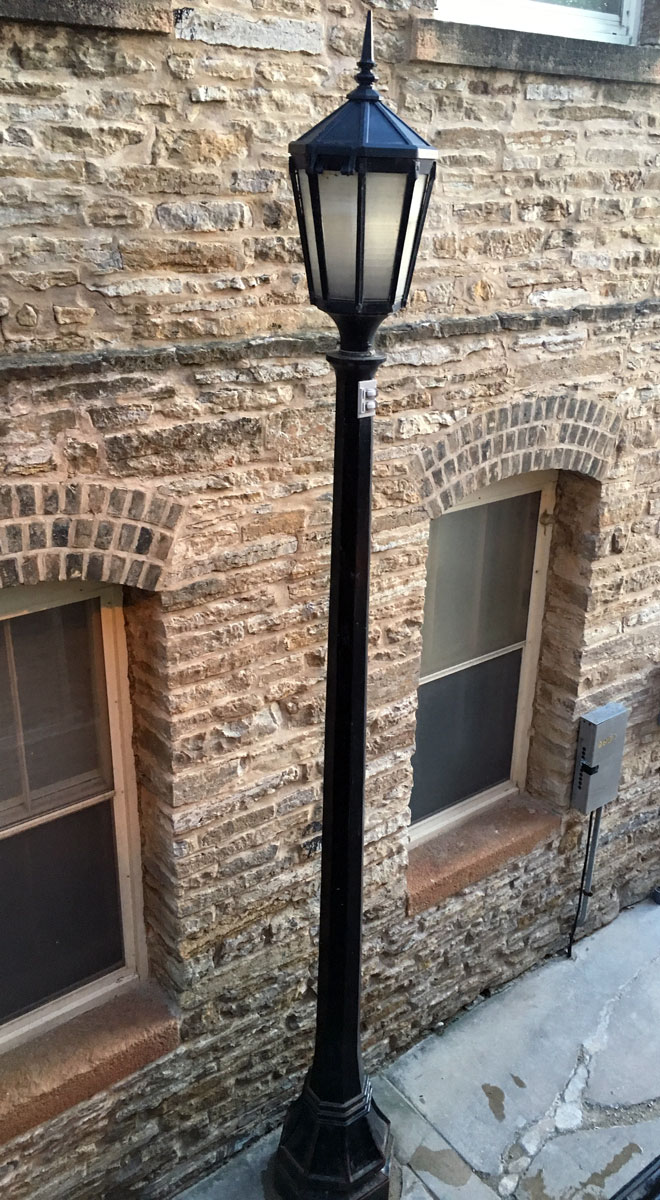 twin city sidewalks: Twin City Lampposts #21
